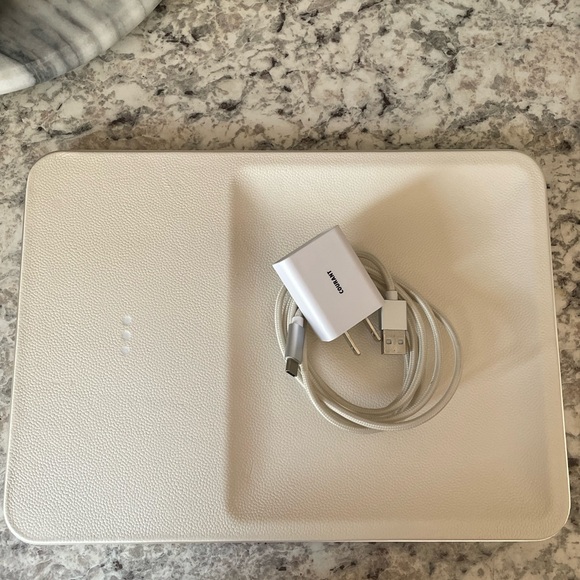 Courant | Cell Phones & Accessories | Courant White Leather Wireless ...